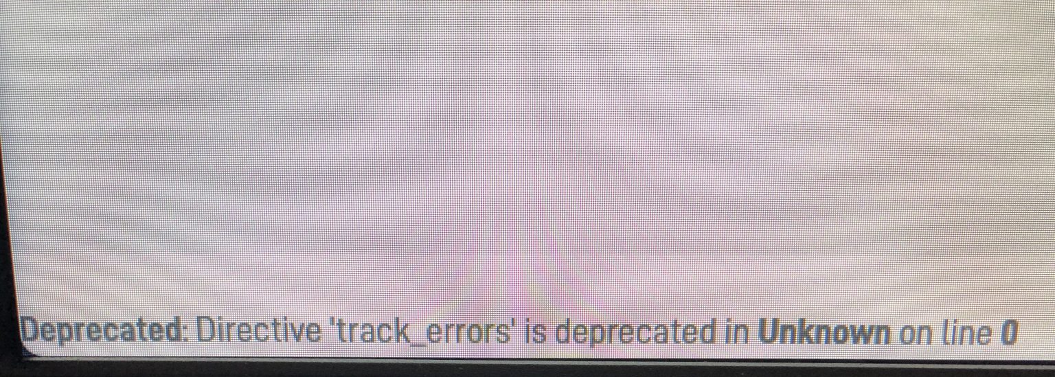 Como remover a mensagem "Deprecated: Directive 'track_errors' is deprecated in Unknown on line 0 ...